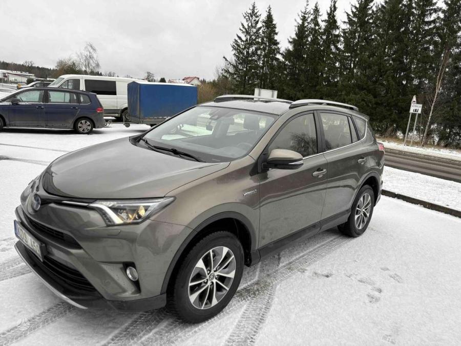 Toyota RAV4 2017 Viļņa, ar dzinēja tilpumu 2.49 L un nobraukumu 81 tūkst. km par 19000 €, foto 1 vietnē AUTOMOTO.COM.LV