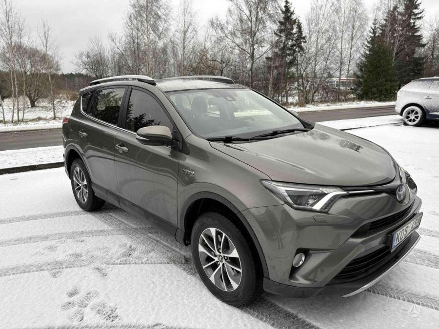 Toyota RAV4 2017 Viļņa, ar dzinēja tilpumu 2.49 L un nobraukumu 81 tūkst. km par 19000 €, foto 4 vietnē AUTOMOTO.COM.LV