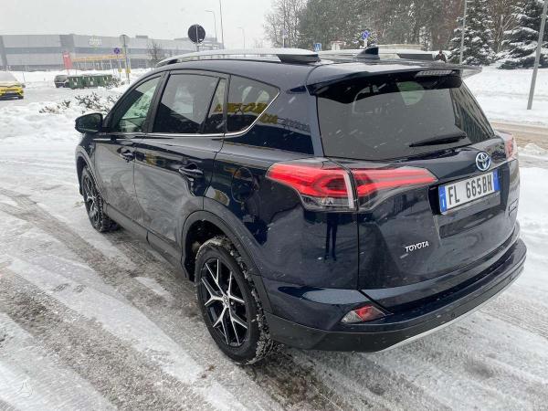 Toyota RAV4 2017 in Vilnius, with an engine capacity of 2.49 L and mileage of 159 thousand km for 15900 €, photo 4 on AUTOMOTO.COM.LV