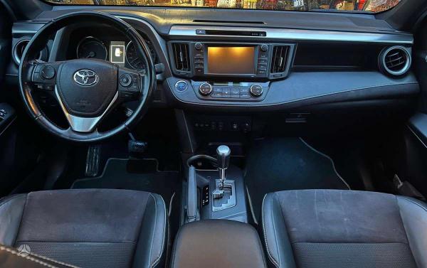 Toyota RAV4 2017 in Vilnius, with an engine capacity of 2.49 L and mileage of 159 thousand km for 15900 €, photo 10 on AUTOMOTO.COM.LV