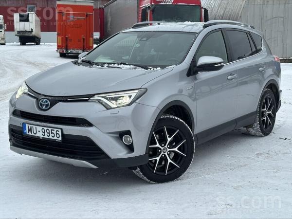 Toyota RAV4 2017 in Riga, with an engine capacity of 2.50 L and mileage of 219 thousand km for 16950 €, photo 1 on AUTOMOTO.COM.LV