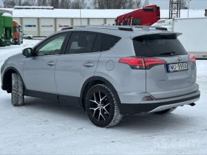 Toyota RAV4 2017 in Riga, with an engine capacity of 2.50 L and mileage of 219 thousand km for 16950 €, photo 2 on AUTOMOTO.COM.LV