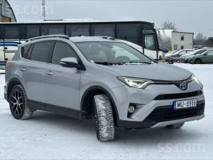 Toyota RAV4 2017 in Riga, with an engine capacity of 2.50 L and mileage of 219 thousand km for 16950 €, photo 6 on AUTOMOTO.COM.LV