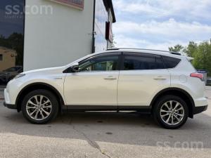 Toyota RAV4 2017 in Riga, with an engine capacity of 2.50 L and mileage of 190 thousand km for 18900 €, photo  on AUTOMOTO.COM.LV