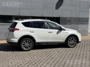 Toyota RAV4 2017 in Riga, with an engine capacity of 2.50 L and mileage of 190 thousand km for 18900 €, photo 3 on AUTOMOTO.COM.LV