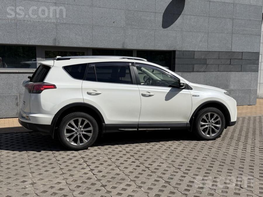 Toyota RAV4 2017 Rīga, ar dzinēja tilpumu 2.50 L un nobraukumu 190 tūkst. km par 18400 €, foto 1 vietnē AUTOMOTO.COM.LV