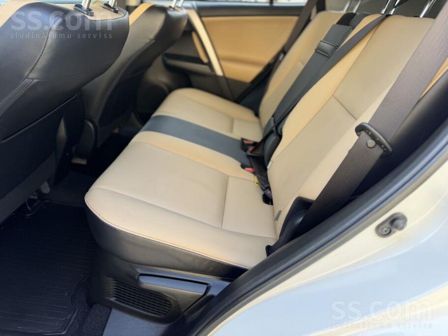 Toyota RAV4 2017 Rīga, ar dzinēja tilpumu 2.50 L un nobraukumu 190 tūkst. km par 18400 €, foto 24 vietnē AUTOMOTO.COM.LV