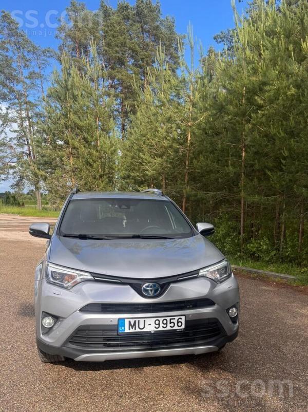 Toyota RAV4 2017 in Ogre, with an engine capacity of 2.50 L and mileage of 220 thousand km for 16900 €, photo 1 on AUTOMOTO.COM.LV