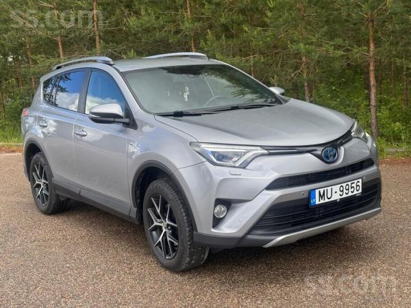 Toyota RAV4 2017 in Ogre, with an engine capacity of 2.50 L and mileage of 220 thousand km for 16900 €, photo 4 on AUTOMOTO.COM.LV