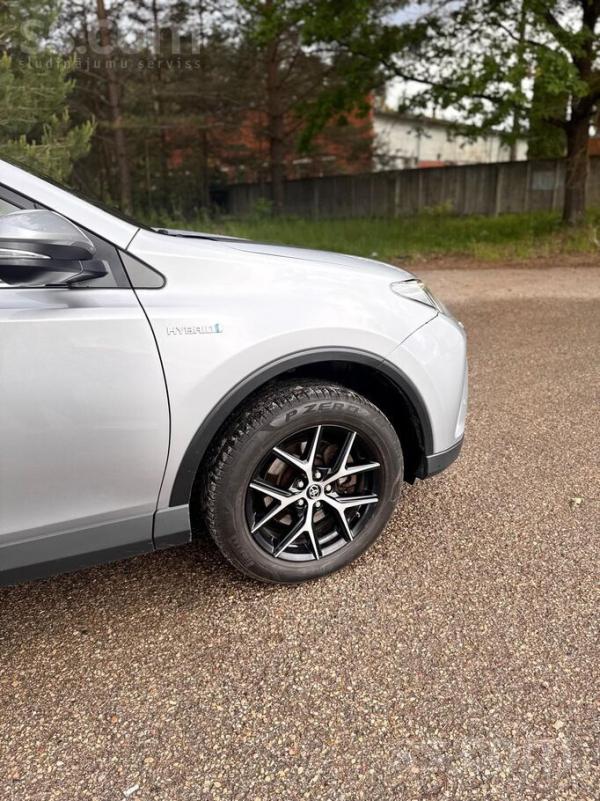 Toyota RAV4 2017 in Ogre, with an engine capacity of 2.50 L and mileage of 220 thousand km for 16900 €, photo 10 on AUTOMOTO.COM.LV