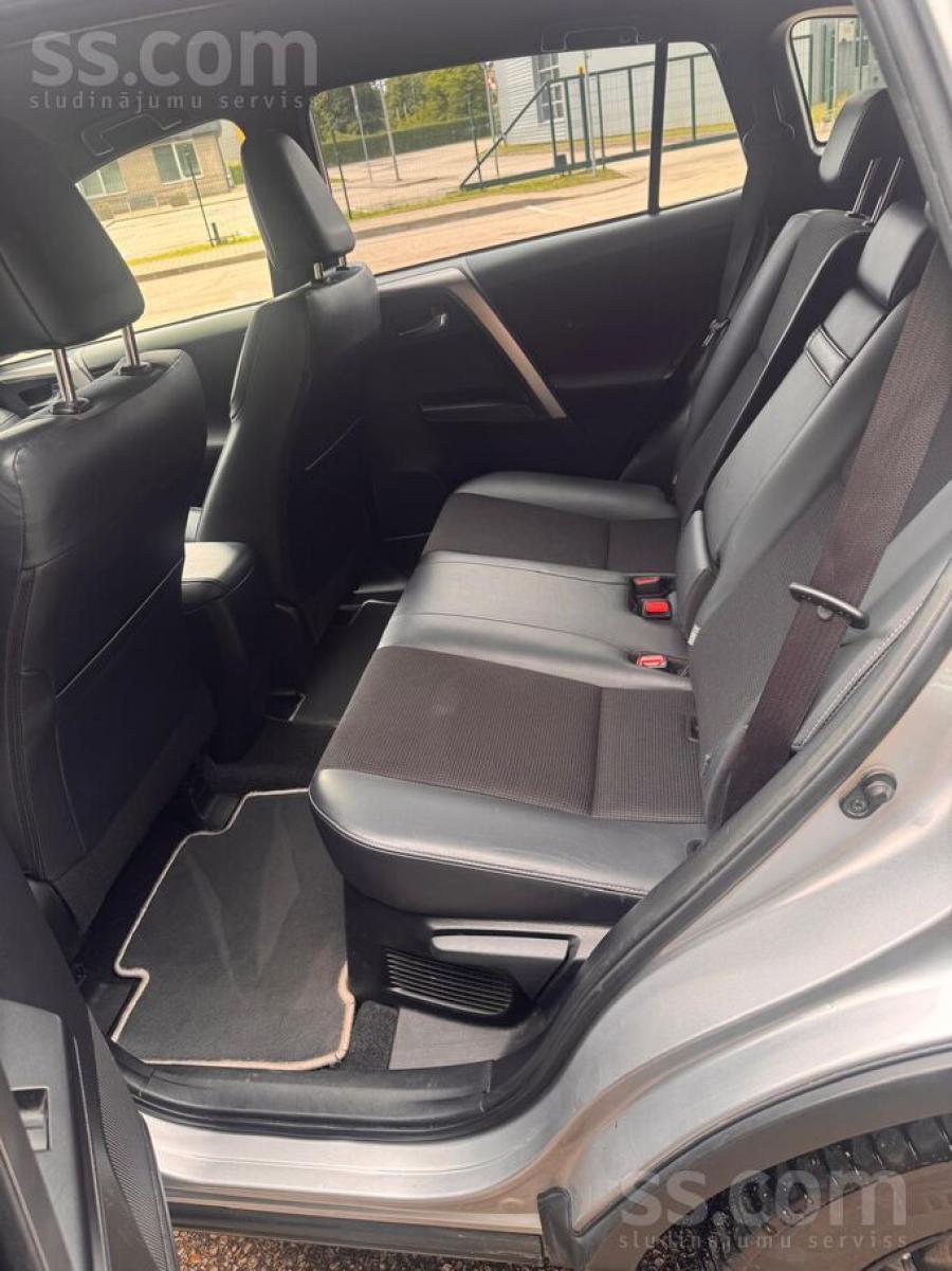 Toyota RAV4 2017 Ogre, ar dzinēja tilpumu 2.50 L un nobraukumu 220 tūkst. km par 16900 €, foto 15 vietnē AUTOMOTO.COM.LV
