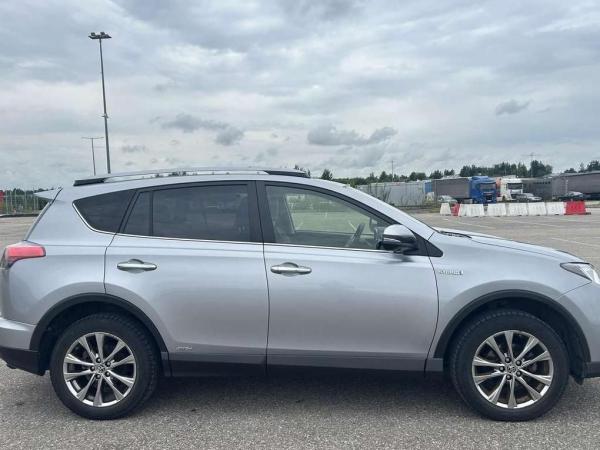 Toyota RAV4 2017 Viļņa, ar dzinēja tilpumu 2.49 L un nobraukumu 135 tūkst. km par 18800 €, foto 3 vietnē AUTOMOTO.COM.LV