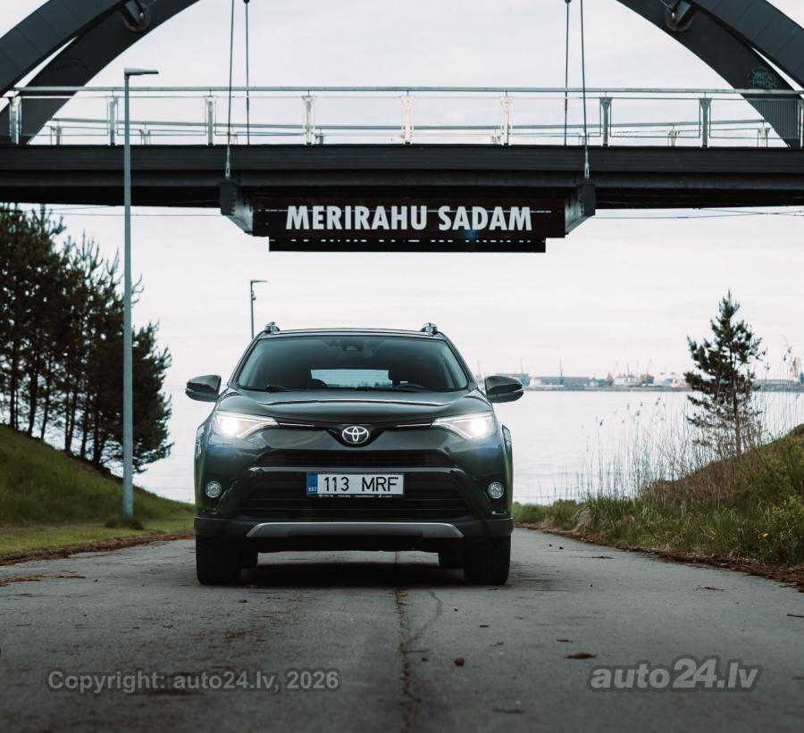 Toyota RAV4 2017 in Tallinn, with an engine capacity of 2.00 L and mileage of 98 thousand km for 18299 €, photo 3 on AUTOMOTO.COM.LV