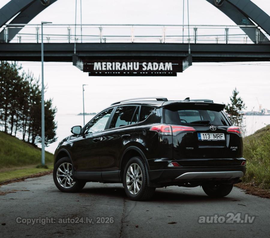 Toyota RAV4 2017 in Tallinn, with an engine capacity of 2.00 L and mileage of 98 thousand km for 18299 €, photo 4 on AUTOMOTO.COM.LV