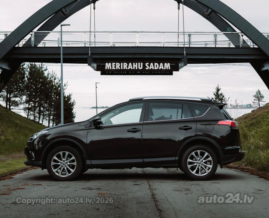 Toyota RAV4 2017 in Tallinn, with an engine capacity of 2.00 L and mileage of 98 thousand km for 18299 €, photo 7 on AUTOMOTO.COM.LV