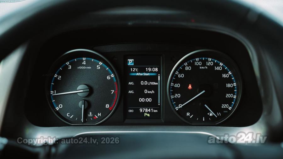 Toyota RAV4 2017 in Tallinn, with an engine capacity of 2.00 L and mileage of 98 thousand km for 18299 €, photo 9 on AUTOMOTO.COM.LV