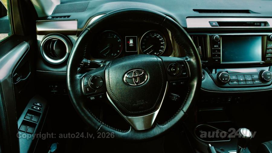 Toyota RAV4 2017 in Tallinn, with an engine capacity of 2.00 L and mileage of 98 thousand km for 18299 €, photo 12 on AUTOMOTO.COM.LV
