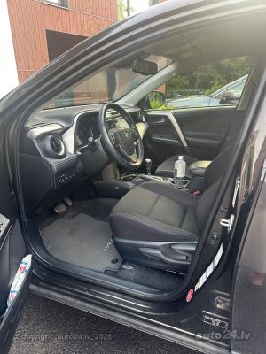 Toyota RAV4 2017 in Tallinn, with an engine capacity of 2.00 L and mileage of 98 thousand km for 18299 €, photo 15 on AUTOMOTO.COM.LV