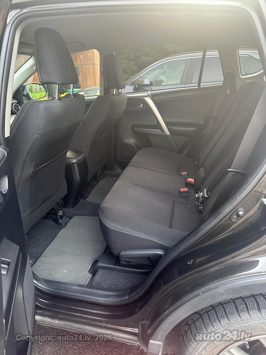 Toyota RAV4 2017 in Tallinn, with an engine capacity of 2.00 L and mileage of 98 thousand km for 18299 €, photo 16 on AUTOMOTO.COM.LV