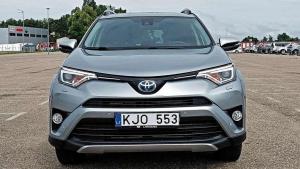 Toyota RAV4 2017 in Vilnius, with an engine capacity of 2.49 L and mileage of 135 thousand km for 18800 €, photo 4 on AUTOMOTO.COM.LV