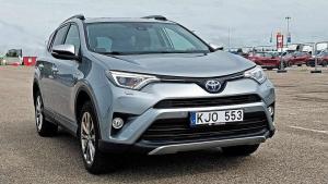 Toyota RAV4 2017 in Vilnius, with an engine capacity of 2.49 L and mileage of 135 thousand km for 18800 €, photo 5 on AUTOMOTO.COM.LV