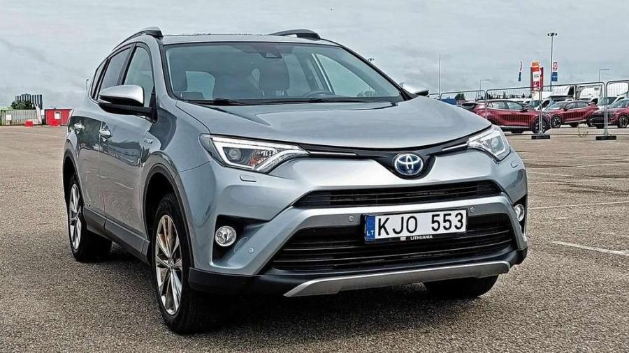 Toyota RAV4 2017 in Vilnius, with an engine capacity of 2.49 L and mileage of 135 thousand km for 18800 €, photo 5 on AUTOMOTO.COM.LV