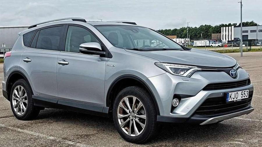 Toyota RAV4 2017 in Vilnius, with an engine capacity of 2.49 L and mileage of 135 thousand km for 18800 €, photo 6 on AUTOMOTO.COM.LV