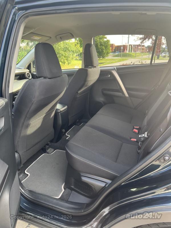 Toyota RAV4 2017 Tallina vietnē Toyota RAV4 2017 Tallina, ar dzinēja tilpumu 2.50 L un nobraukumu 122 tūkst. km par 16500 €, foto 10 vietnē AUTOMOTO.COM.LV