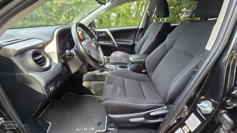 Toyota RAV4 2017 in Kaunas, with an engine capacity of 2.50 L and mileage of 238 thousand km for 15500 €, photo 11 on AUTOMOTO.COM.LV