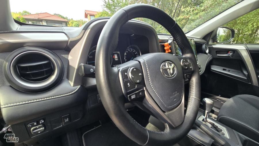 Toyota RAV4 2017 in Kaunas, with an engine capacity of 2.50 L and mileage of 238 thousand km for 15500 €, photo 12 on AUTOMOTO.COM.LV