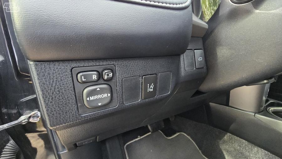 Toyota RAV4 2017 in Kaunas, with an engine capacity of 2.50 L and mileage of 238 thousand km for 15500 €, photo 13 on AUTOMOTO.COM.LV