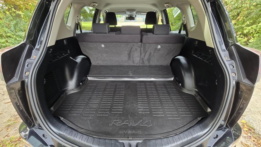 Toyota RAV4 2017 in Kaunas, with an engine capacity of 2.50 L and mileage of 238 thousand km for 15500 €, photo 21 on AUTOMOTO.COM.LV
