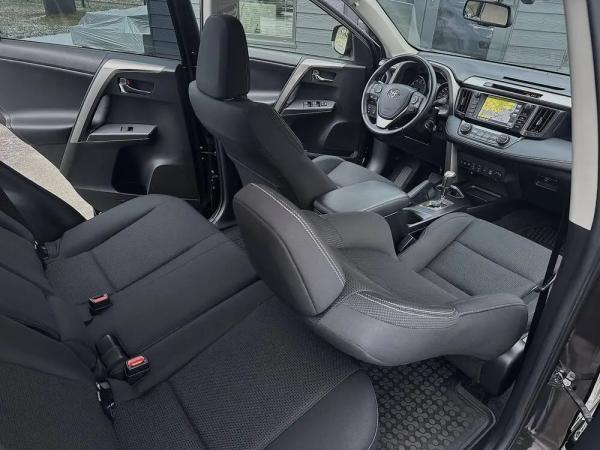 Toyota RAV4 2018 in Jelgava, with an engine capacity of 2.00 L and mileage of 106 thousand km for 11450 €, photo 8 on AUTOMOTO.COM.LV