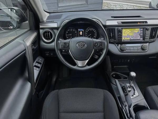 Toyota RAV4 2018 in Jelgava, with an engine capacity of 2.00 L and mileage of 106 thousand km for 11450 €, photo 10 on AUTOMOTO.COM.LV