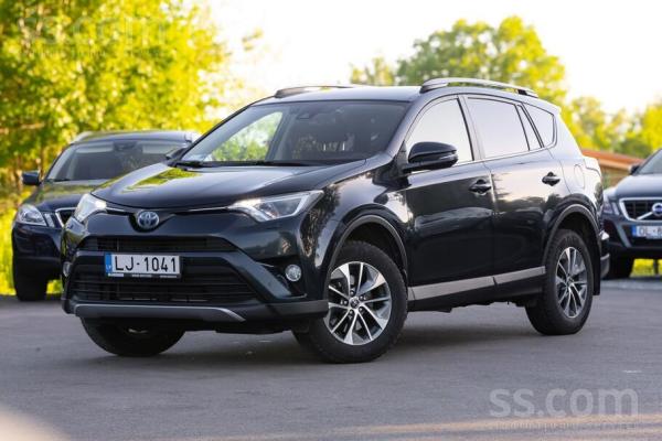 Toyota RAV4 2018 in Riga, with an engine capacity of 2.50 L and mileage of 188 thousand km for 15950 €, photo 1 on AUTOMOTO.COM.LV