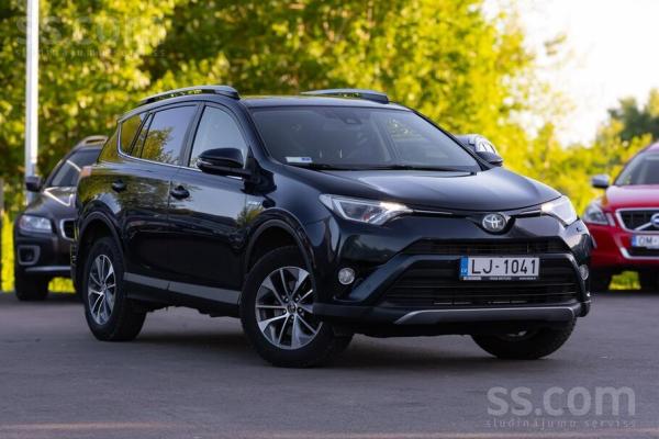 Toyota RAV4 2018 in Riga, with an engine capacity of 2.50 L and mileage of 188 thousand km for 15950 €, photo 3 on AUTOMOTO.COM.LV