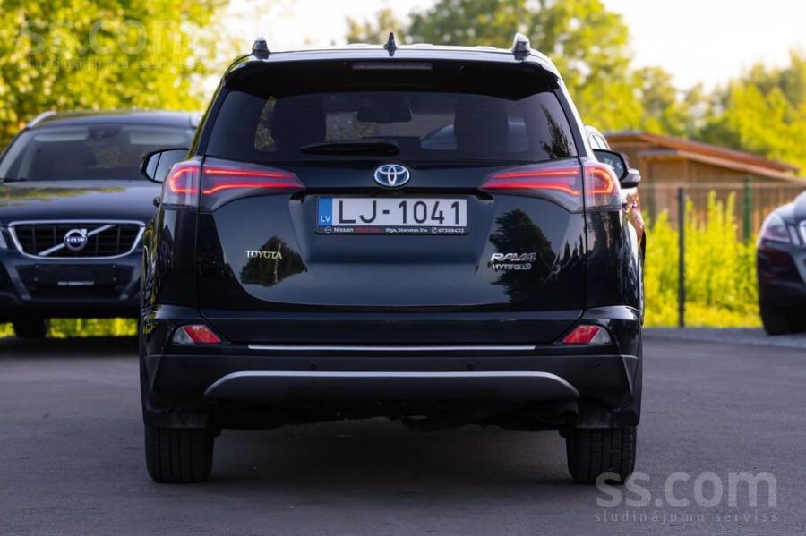 Toyota RAV4 2018 Rīga, ar dzinēja tilpumu 2.50 L un nobraukumu 188 tūkst. km par 15950 €, foto 6 vietnē AUTOMOTO.COM.LV