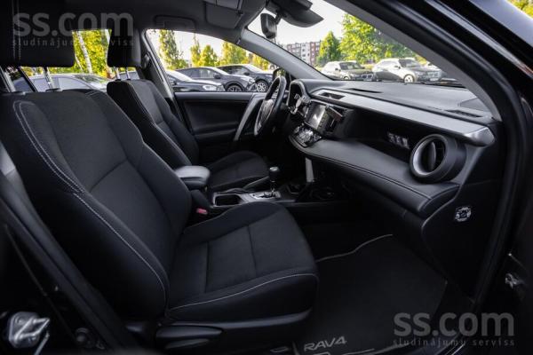 Toyota RAV4 2018 in Riga, with an engine capacity of 2.50 L and mileage of 188 thousand km for 15950 €, photo 9 on AUTOMOTO.COM.LV