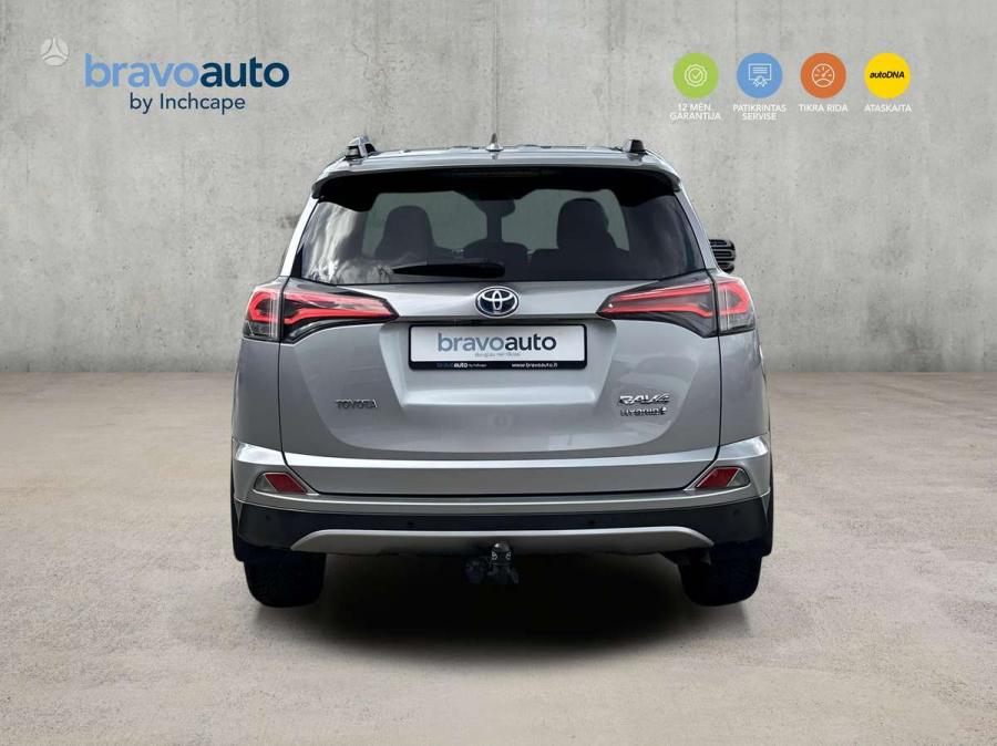 Toyota RAV4 2018 in Kaunas, with an engine capacity of 2.50 L and mileage of 135 thousand km for 19771 €, photo 5 on AUTOMOTO.COM.LV