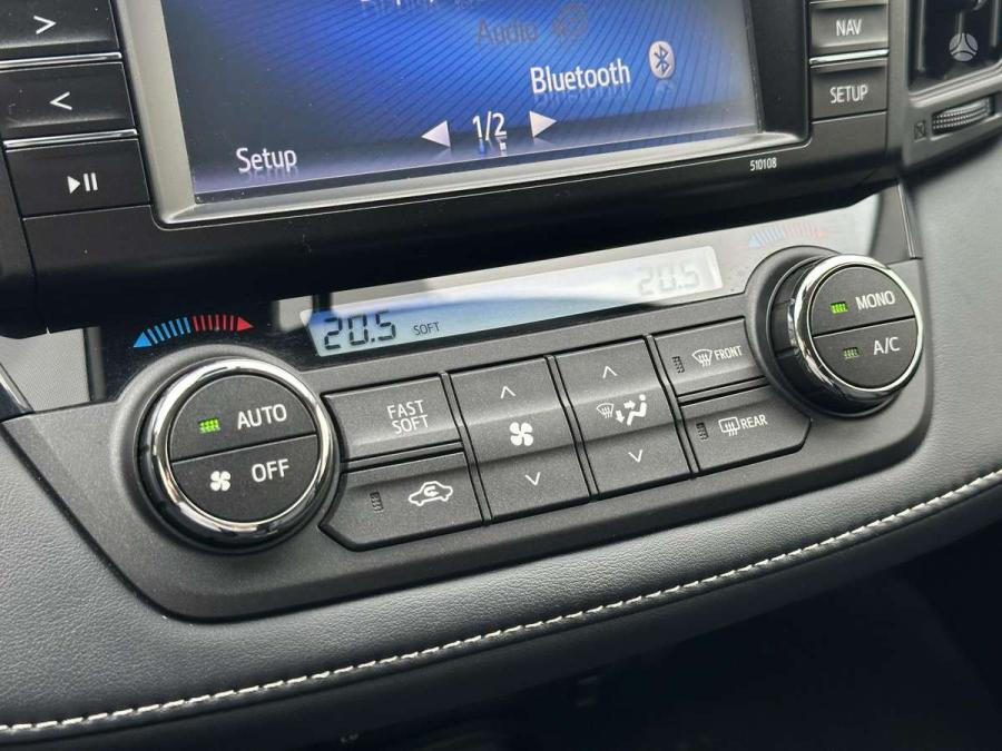 Toyota RAV4 2018 in Kaunas, with an engine capacity of 2.50 L and mileage of 135 thousand km for 19771 €, photo 28 on AUTOMOTO.COM.LV