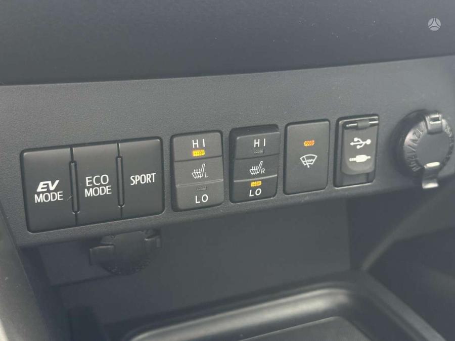 Toyota RAV4 2018 in Kaunas, with an engine capacity of 2.50 L and mileage of 135 thousand km for 19771 €, photo 29 on AUTOMOTO.COM.LV