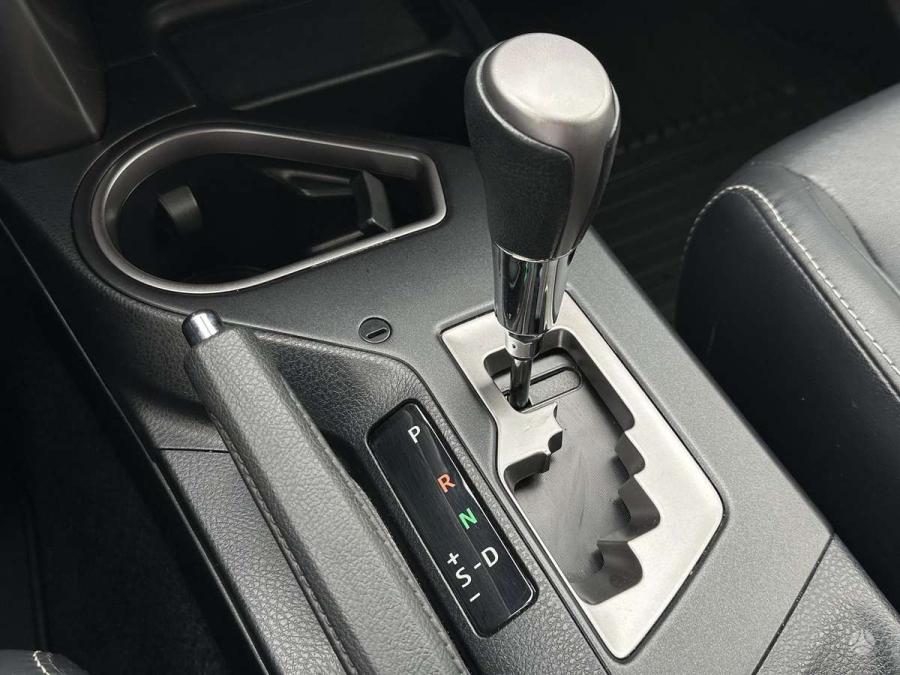 Toyota RAV4 2018 in Kaunas, with an engine capacity of 2.50 L and mileage of 135 thousand km for 19771 €, photo 31 on AUTOMOTO.COM.LV