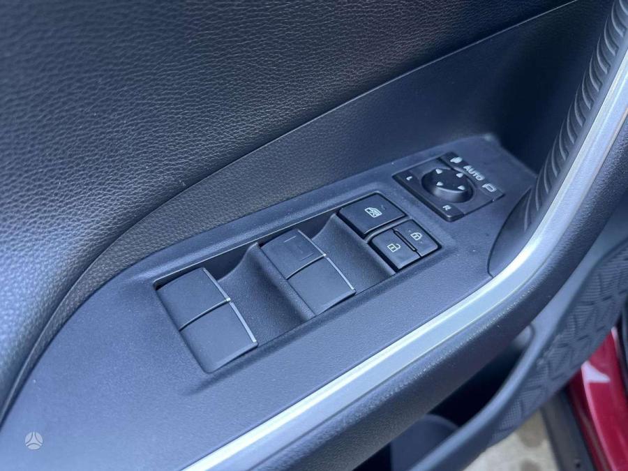 Toyota RAV4 2019 in Klaipeda, with an engine capacity of 2.00 L and mileage of 119 thousand km for 22900 €, photo 13 on AUTOMOTO.COM.LV