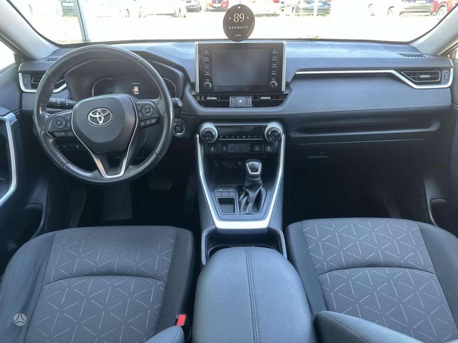 Toyota RAV4 2019 in Klaipeda, with an engine capacity of 2.00 L and mileage of 119 thousand km for 22900 €, photo 22 on AUTOMOTO.COM.LV