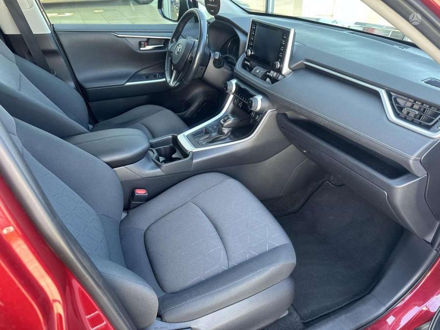Toyota RAV4 2019 in Klaipeda, with an engine capacity of 2.00 L and mileage of 119 thousand km for 22900 €, photo 25 on AUTOMOTO.COM.LV