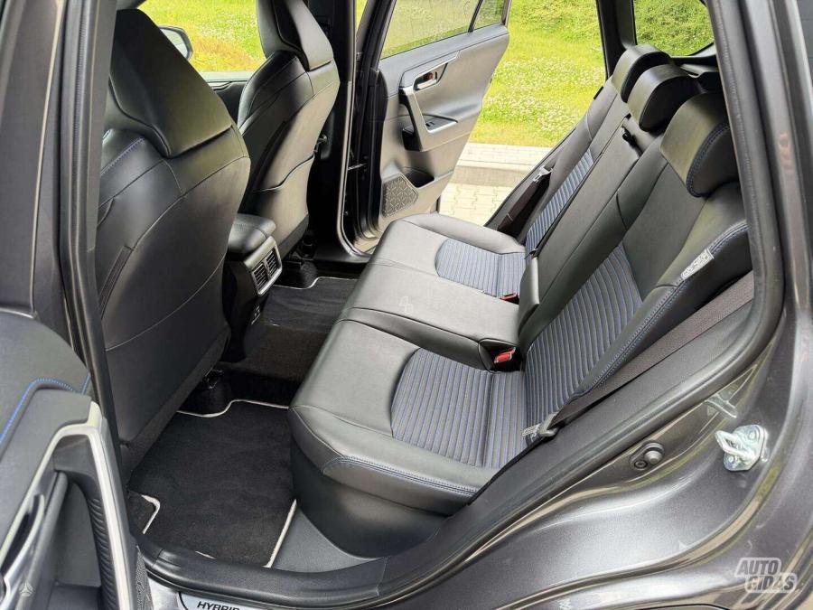 Toyota RAV4 2019 in Vilnius, with an engine capacity of 2.50 L and mileage of 42 thousand km for 29300 €, photo 19 on AUTOMOTO.COM.LV