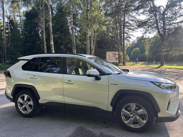 Toyota RAV4 2019 in Taurage, with an engine capacity of 2.49 L and mileage of 249 thousand km for 16400 €, photo 4 on AUTOMOTO.COM.LV