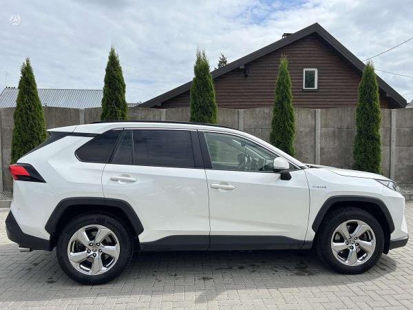 Toyota RAV4 2019 in Taurage, with an engine capacity of 2.49 L and mileage of 249 thousand km for 17900 €, photo 6 on AUTOMOTO.COM.LV