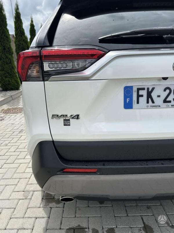 Toyota RAV4 2019 in Taurage, with an engine capacity of 2.49 L and mileage of 249 thousand km for 17900 €, photo 9 on AUTOMOTO.COM.LV