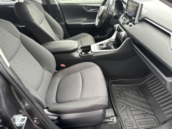 Toyota RAV4 2019 in Vilnius, with an engine capacity of 2.50 L and mileage of 60 thousand km for 25500 €, photo 4 on AUTOMOTO.COM.LV